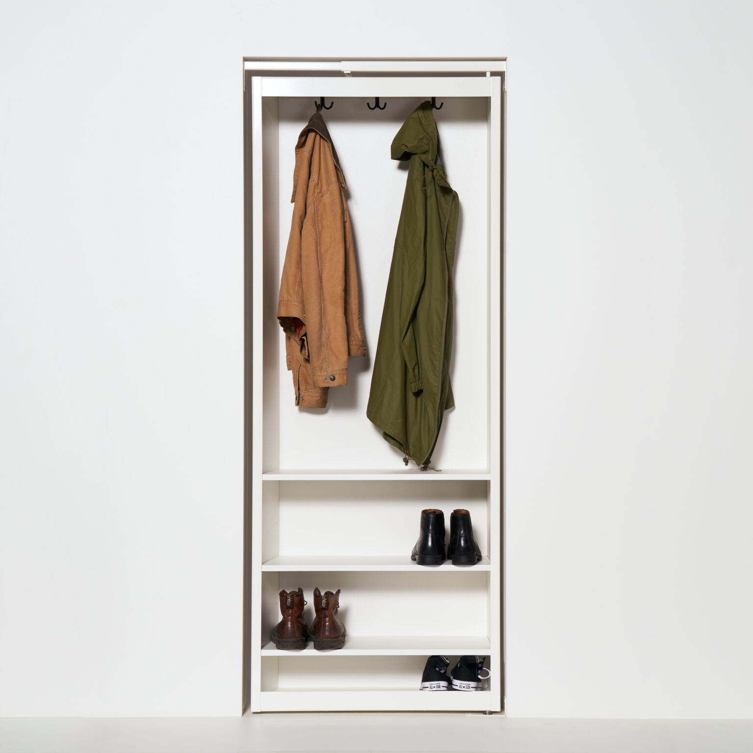 De iconische draaibare inzetkast van Kast in kast nu in kleur!